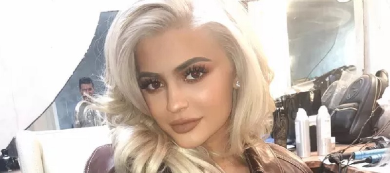 “EU SOU RICA!”: Kylie Jenner compra a sua quarta mansão na Califórnia, Confira as fotos